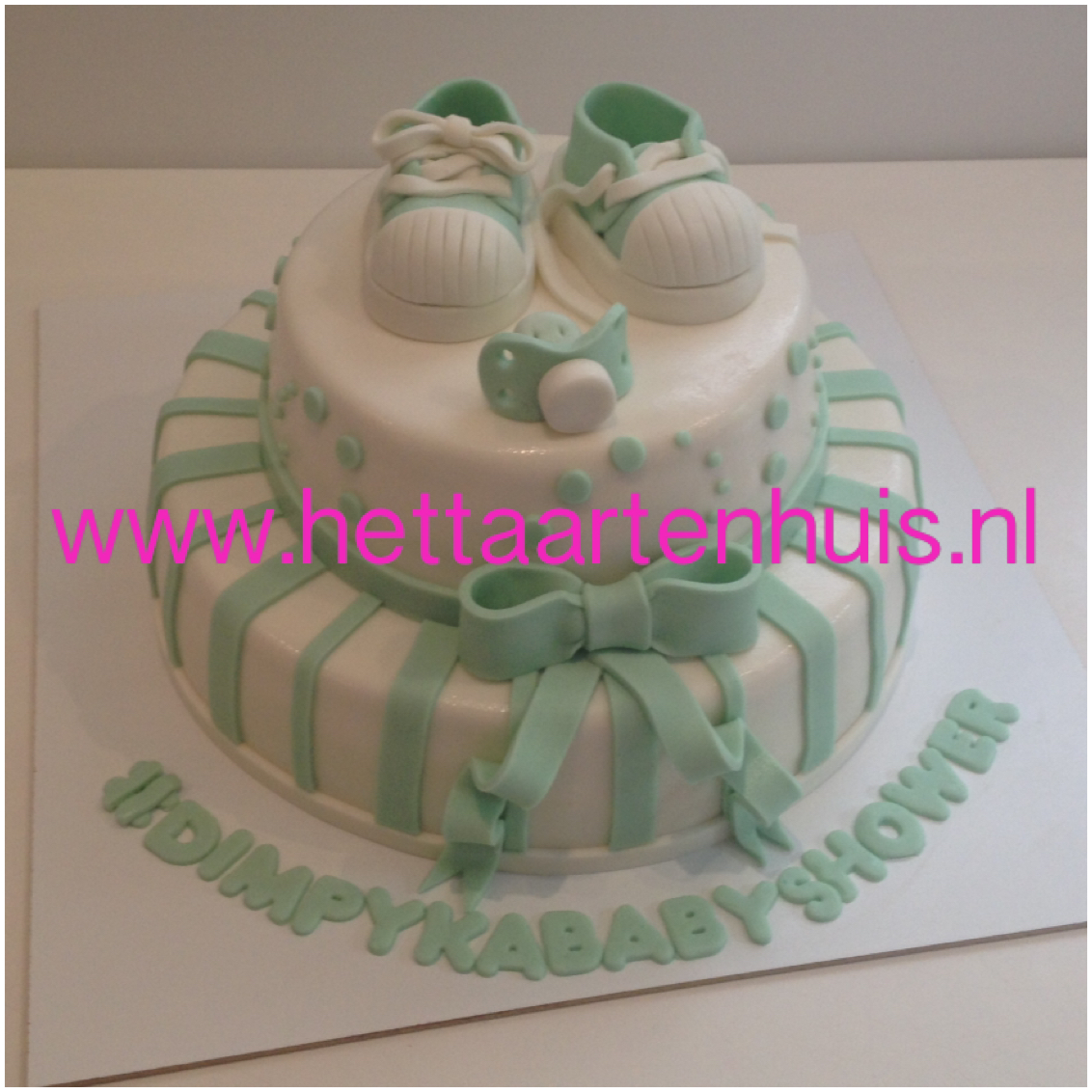 Babyshower taart 3D schoentjes - Het Taartenhuis