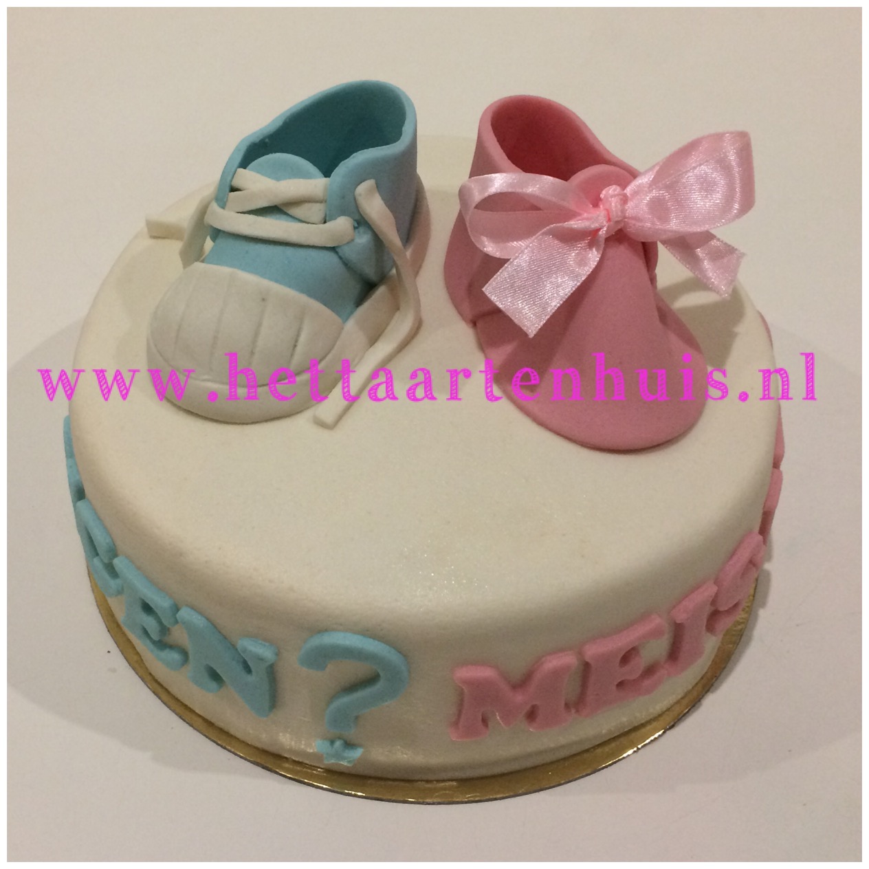 Gender cake 3D schoentjes - Het Taartenhuis