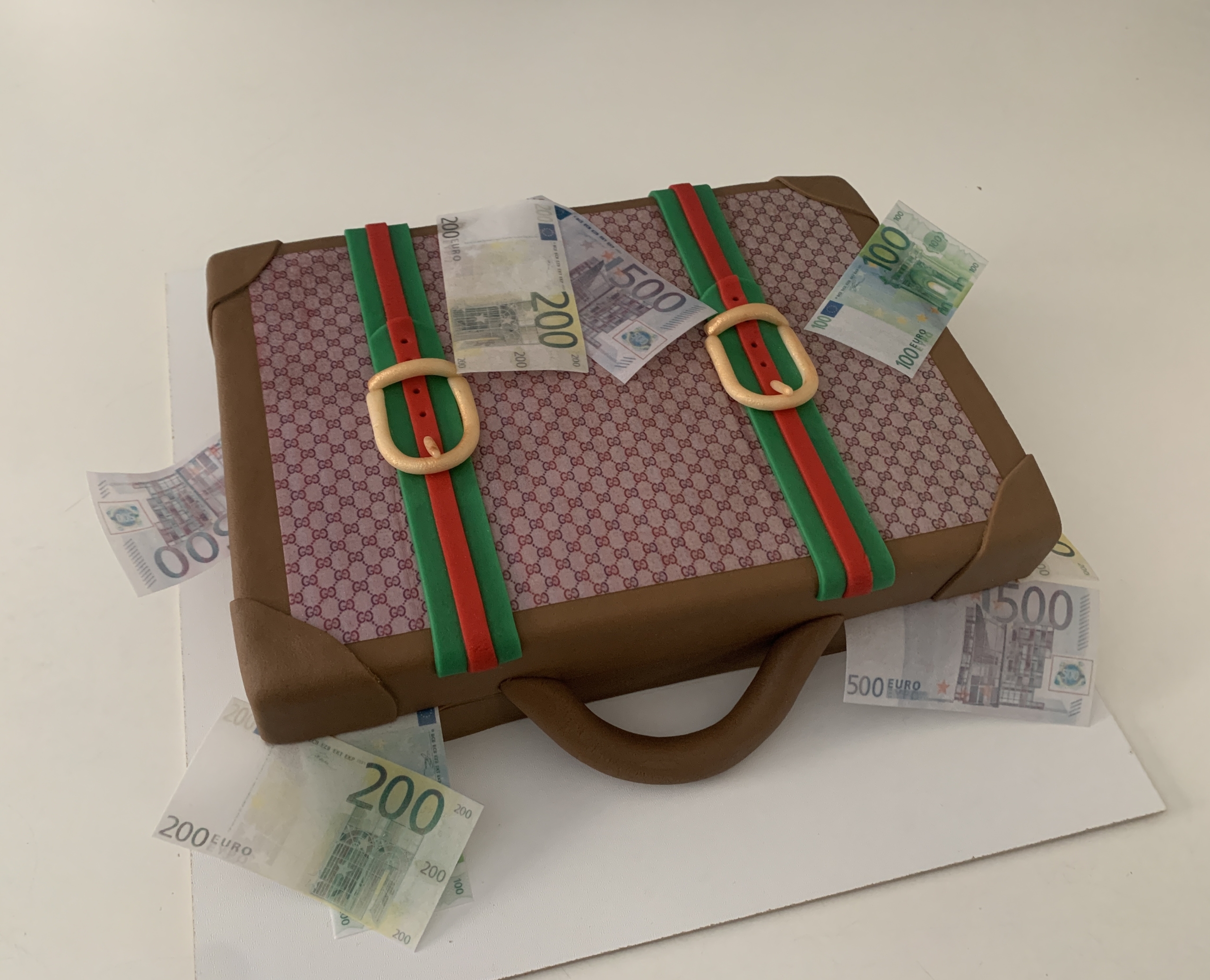 Geldkoffer taart - Het Taartenhuis