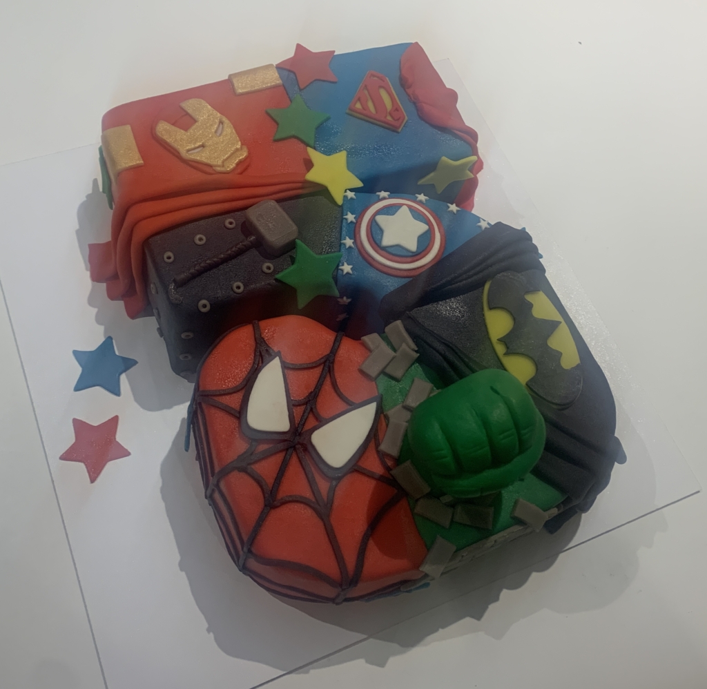 Cijfer 5 taart Avengers - Het Taartenhuis
