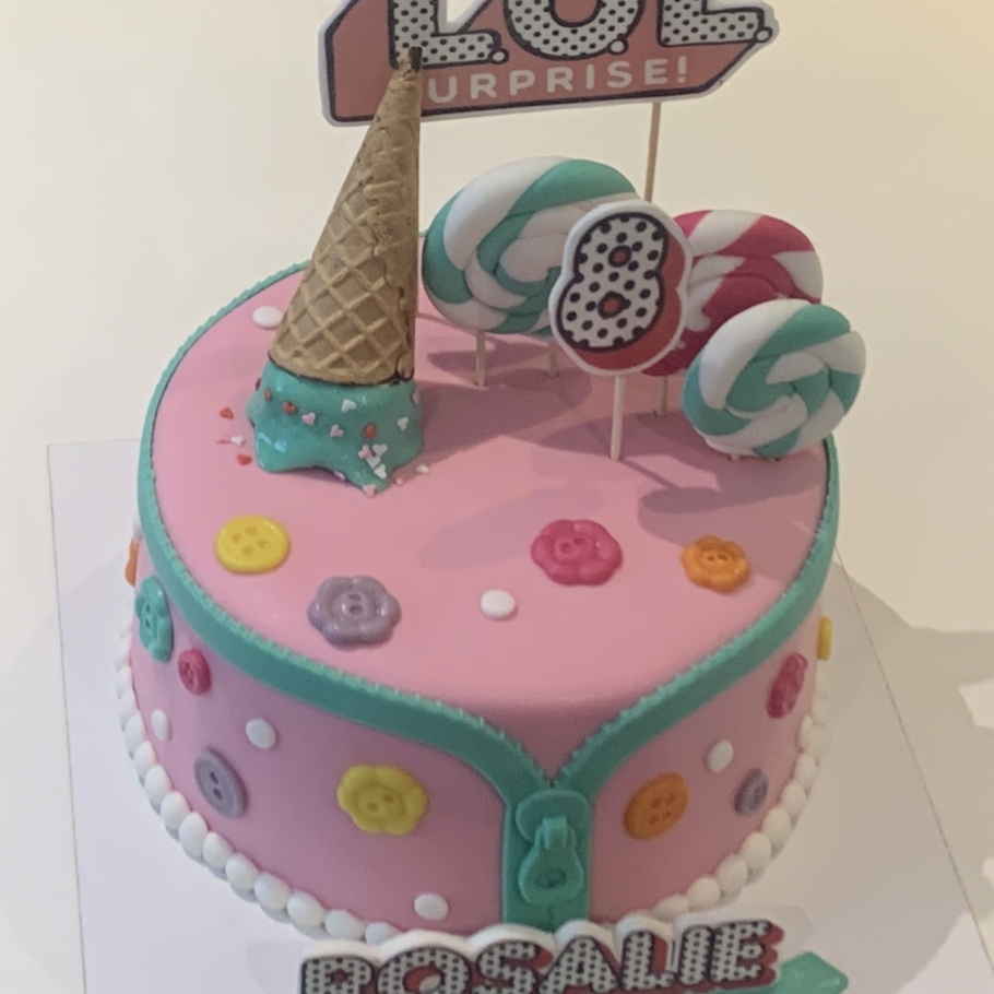LOL Surprise taart ROSALIE - Het Taartenhuis