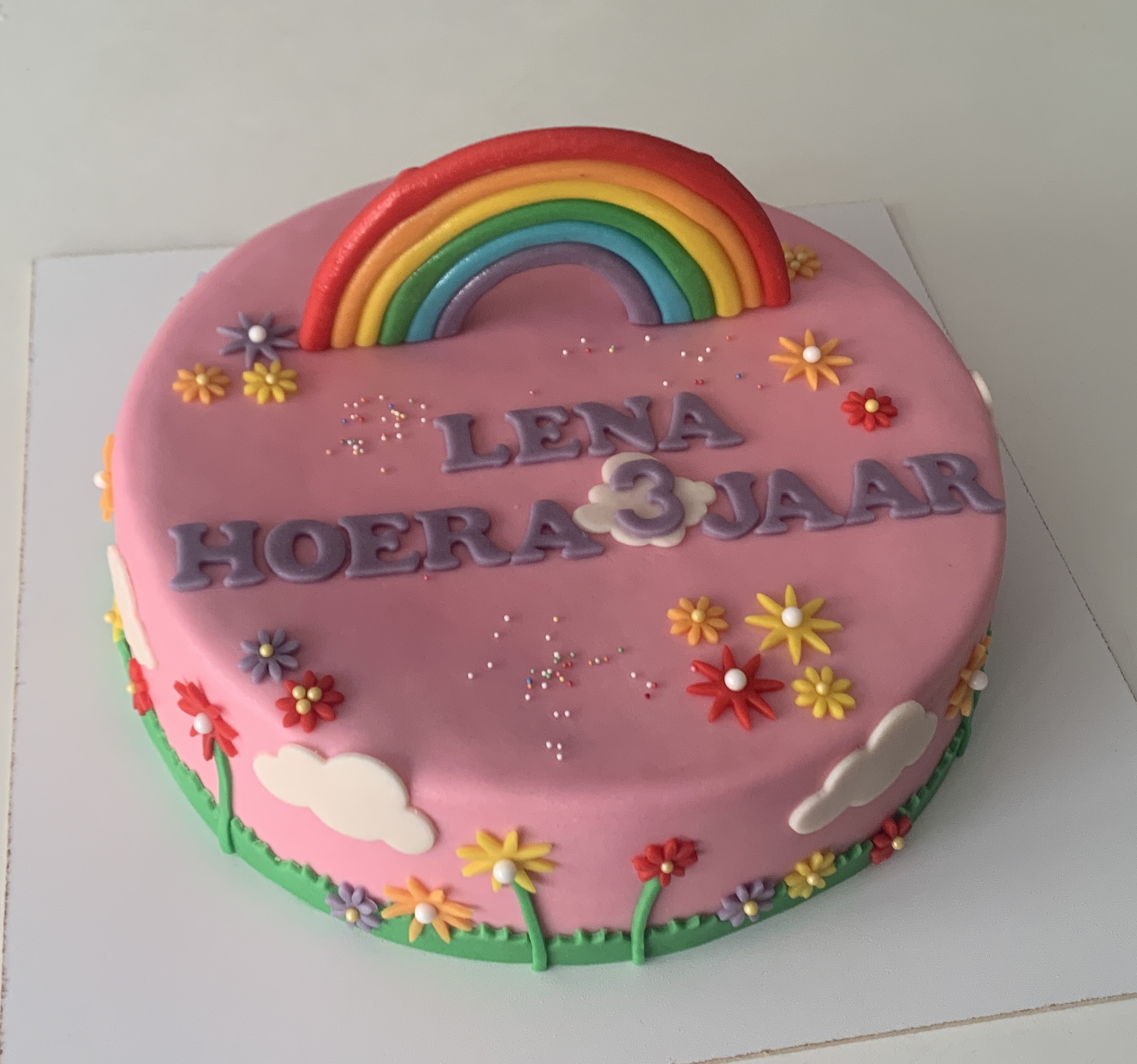 Regenboog taart LENA - Het Taartenhuis