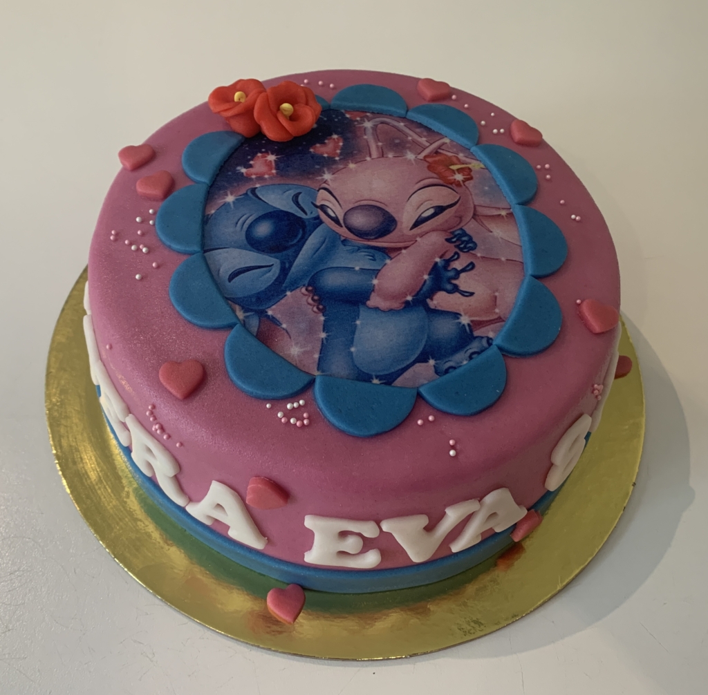 Stitch en Angel taart EVA - Het Taartenhuis