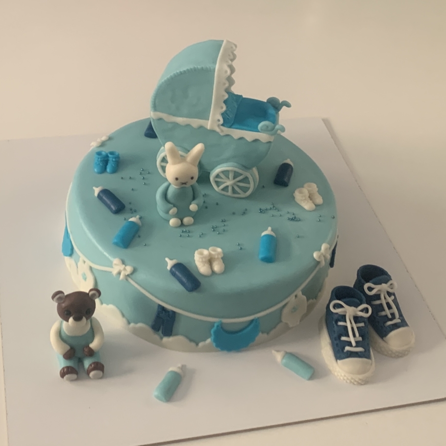 Babyshower taart 3D Nijntje, beertje en schoentjes - Het Taartenhuis