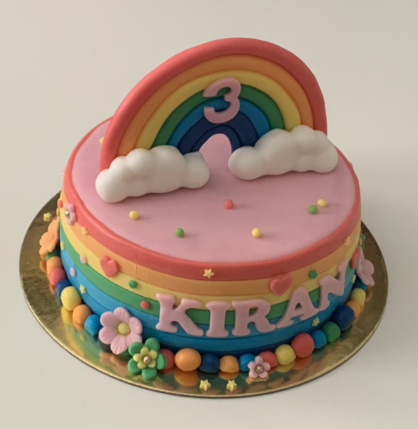Regenboog taart KIRAN - Het Taartenhuis